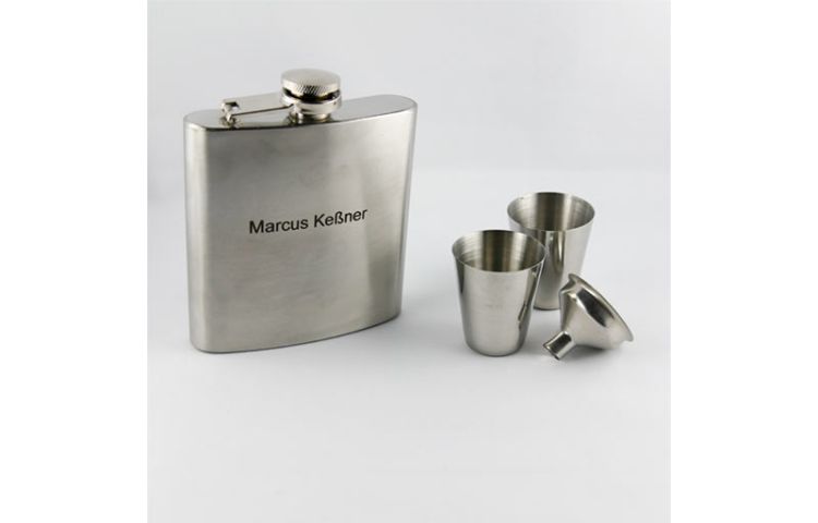 Flachmann Set mit 4-teiliger Gravur